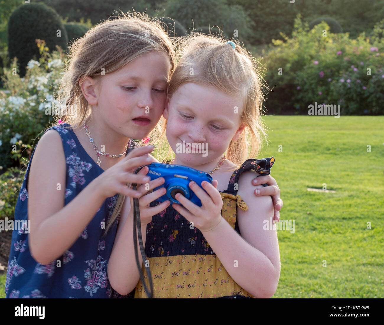 Young girls hi-res stock photography and images - Alamy
