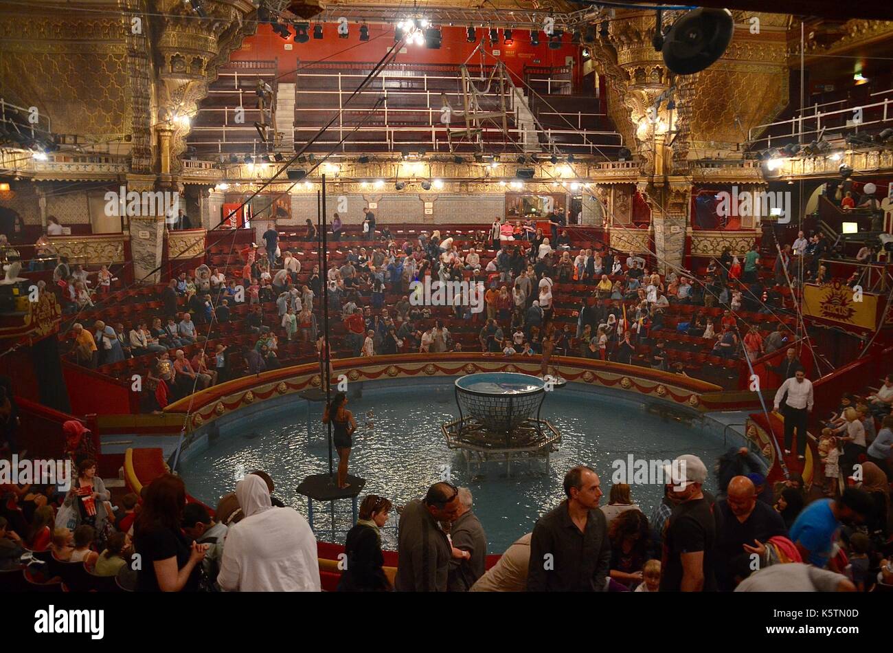 Entertainment blackpool hi-res stock photography and images - Alamy