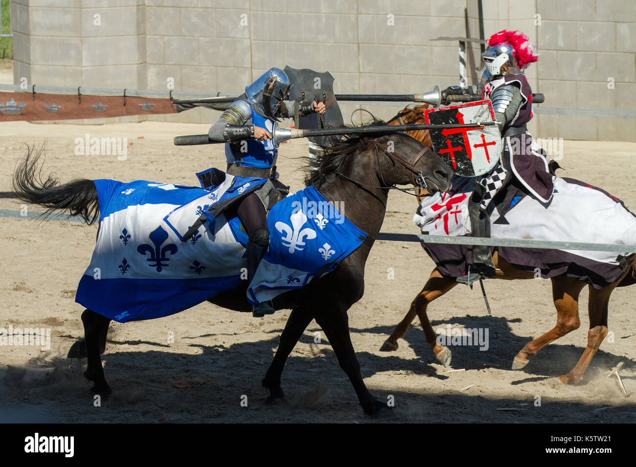 Blue medieval knight in armor hi-res stock photography and images - Alamy