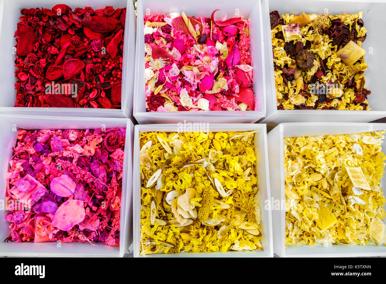 potpourri box background basket Stock Photo - Alamy