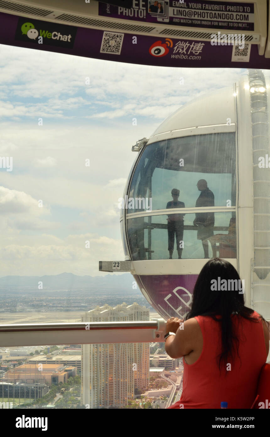 real people inside giant ferris wheel Stock Photo - Alamy