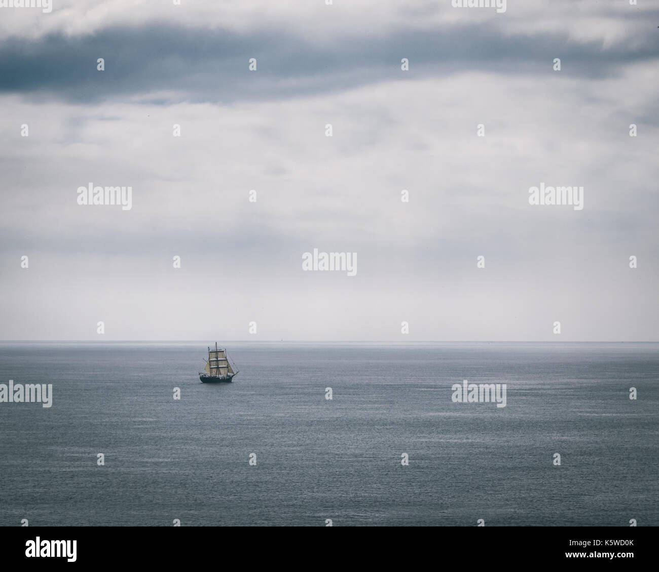 Sailing across the ocean Stock Photo - Alamy