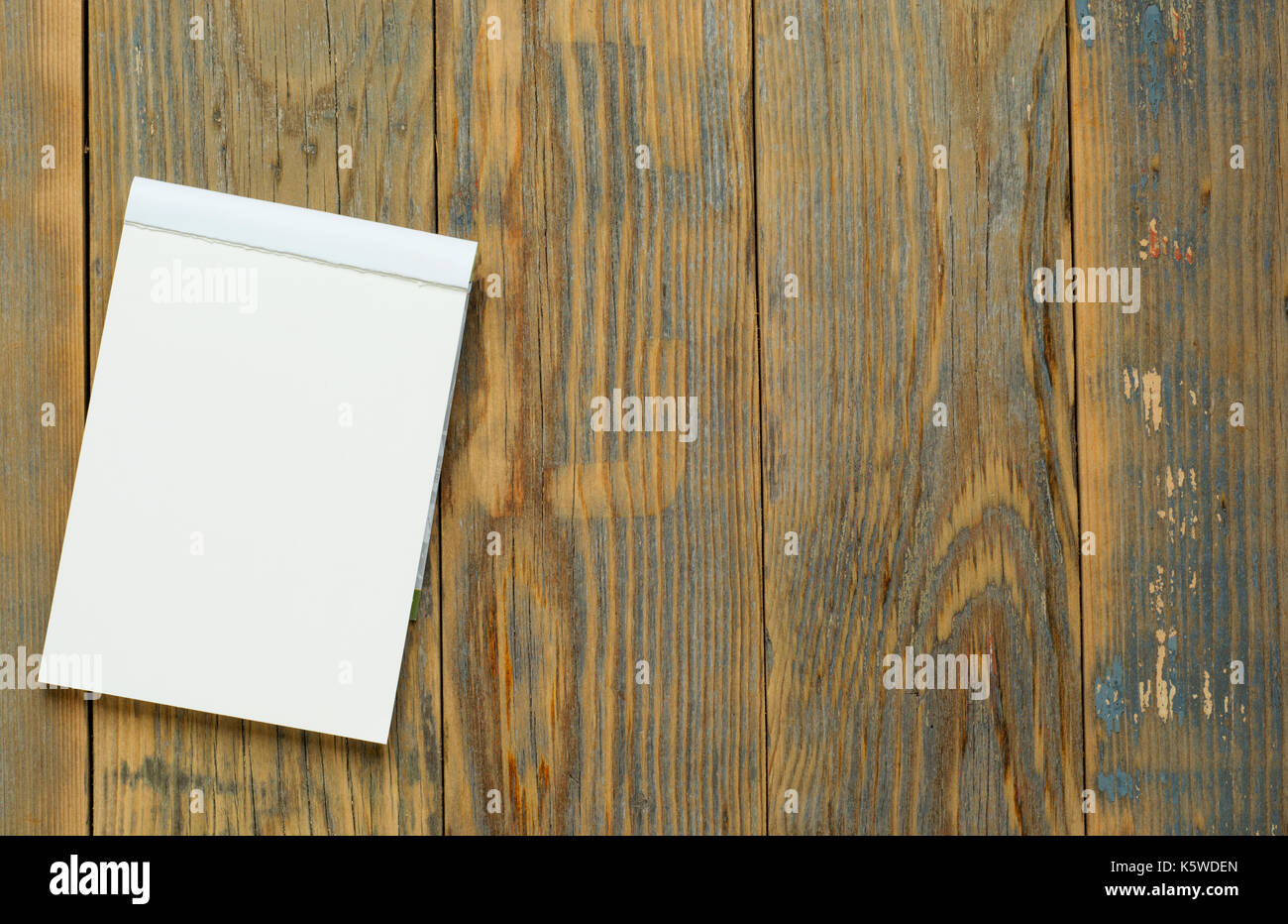 Blank notepad paper hi-res stock photography and images - Alamy