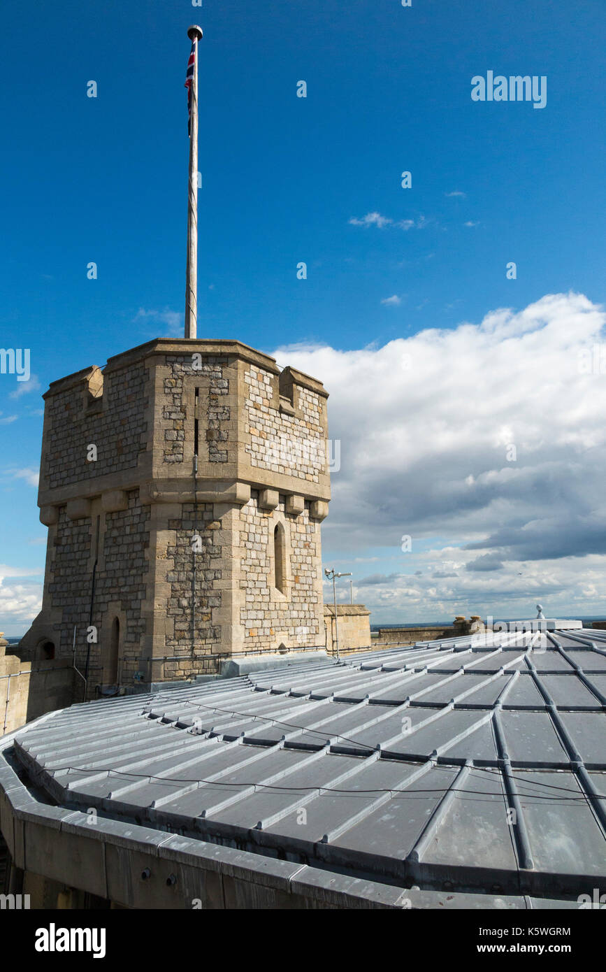 Windsor castle building work hi-res stock photography and images - Alamy