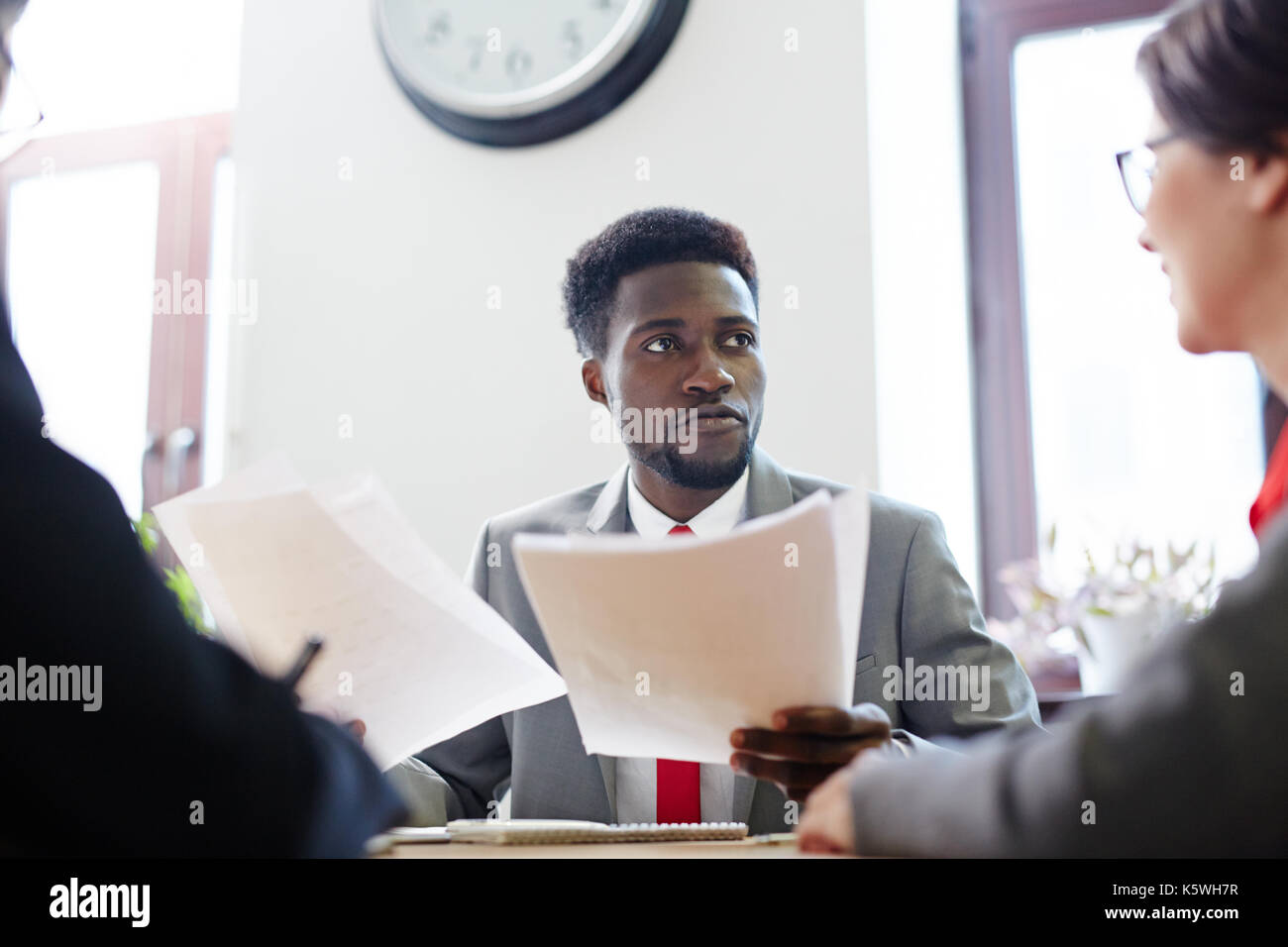 Hiring discussion hi-res stock photography and images - Alamy