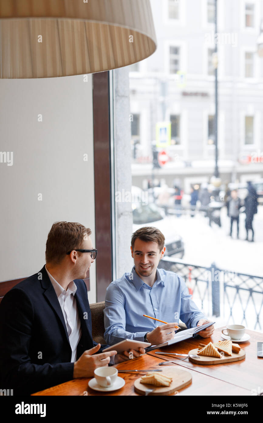 E commerce conversation hi-res stock photography and images - Alamy