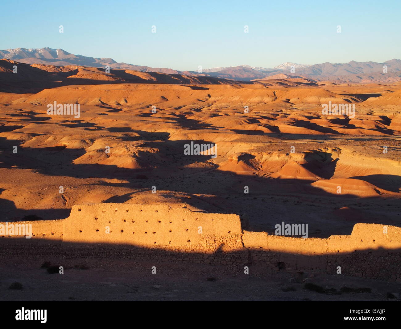 Desert and high ATLAS MOUNTAINS range landscape in central Morocco ...