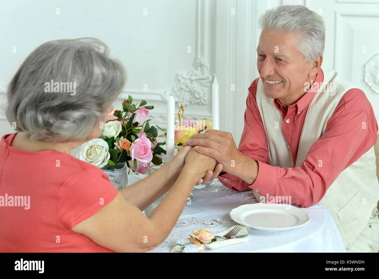 Elderly couple dining table hi-res stock photography and images - Alamy
