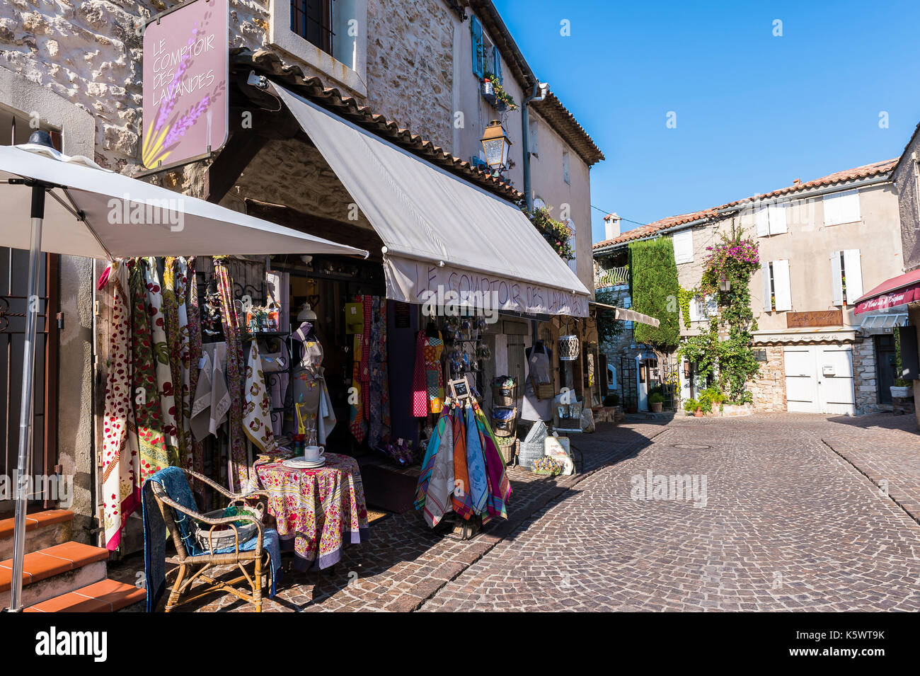 Commerce et Rue Village Medieval du Castellet Var France Stock Photo ...