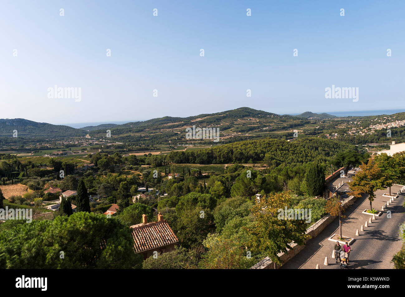 Village Medieval du Castellet Vue sur le Var France 83 Stock Photo - Alamy
