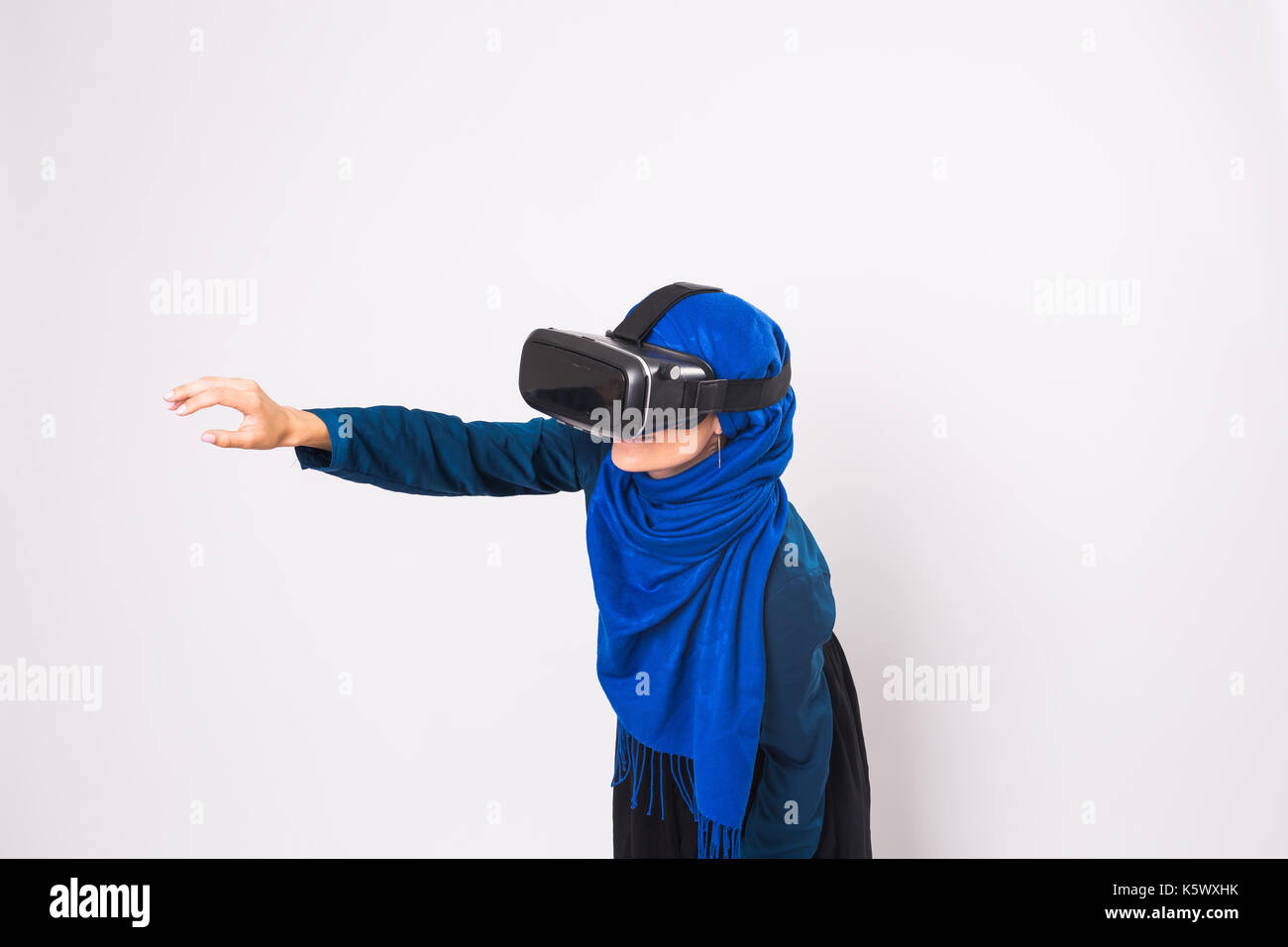 Asian muslim woman wearing hijab using VR headset glasses of virtual ...