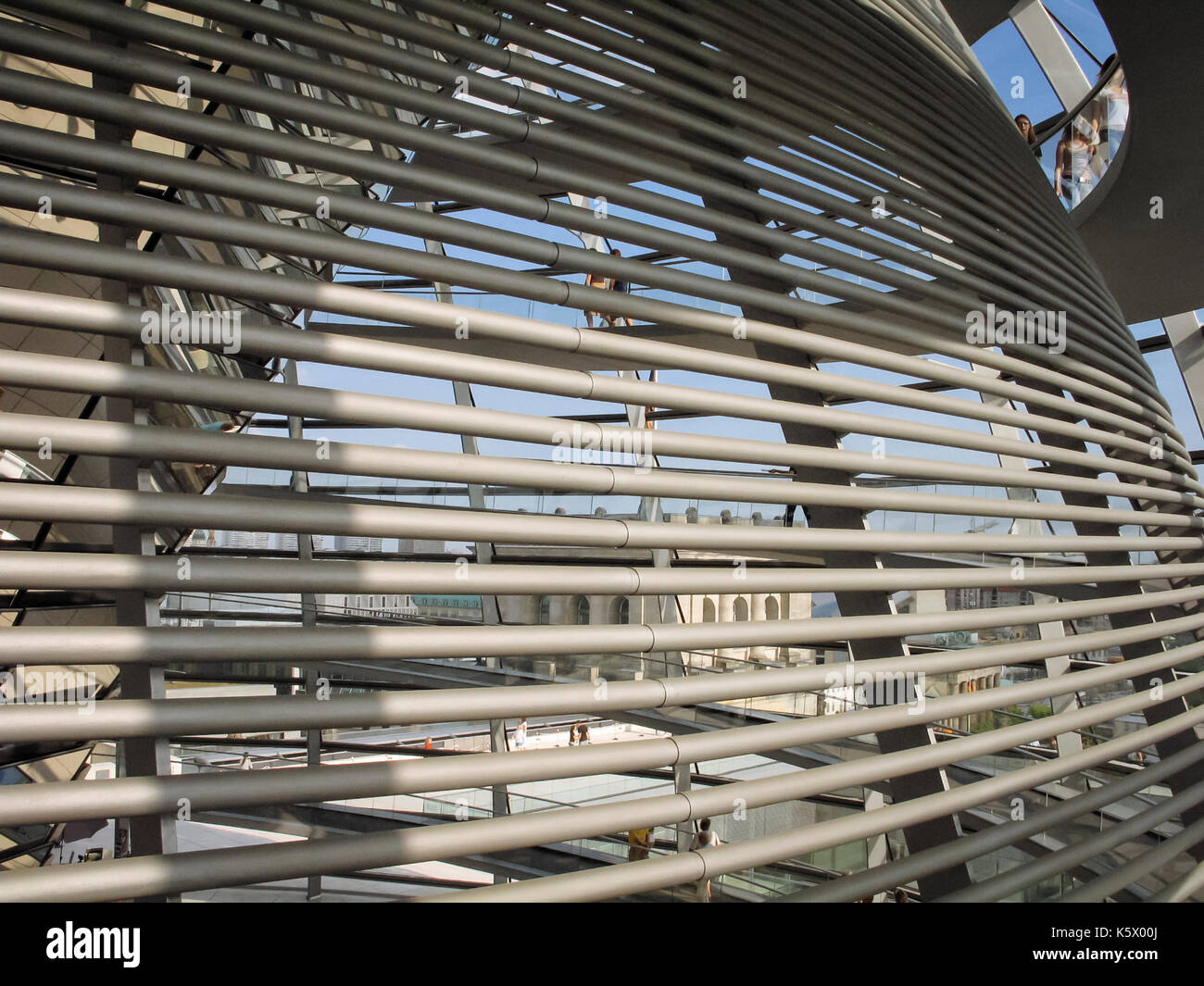 Through the looking glass attraction hi-res stock photography and ...
