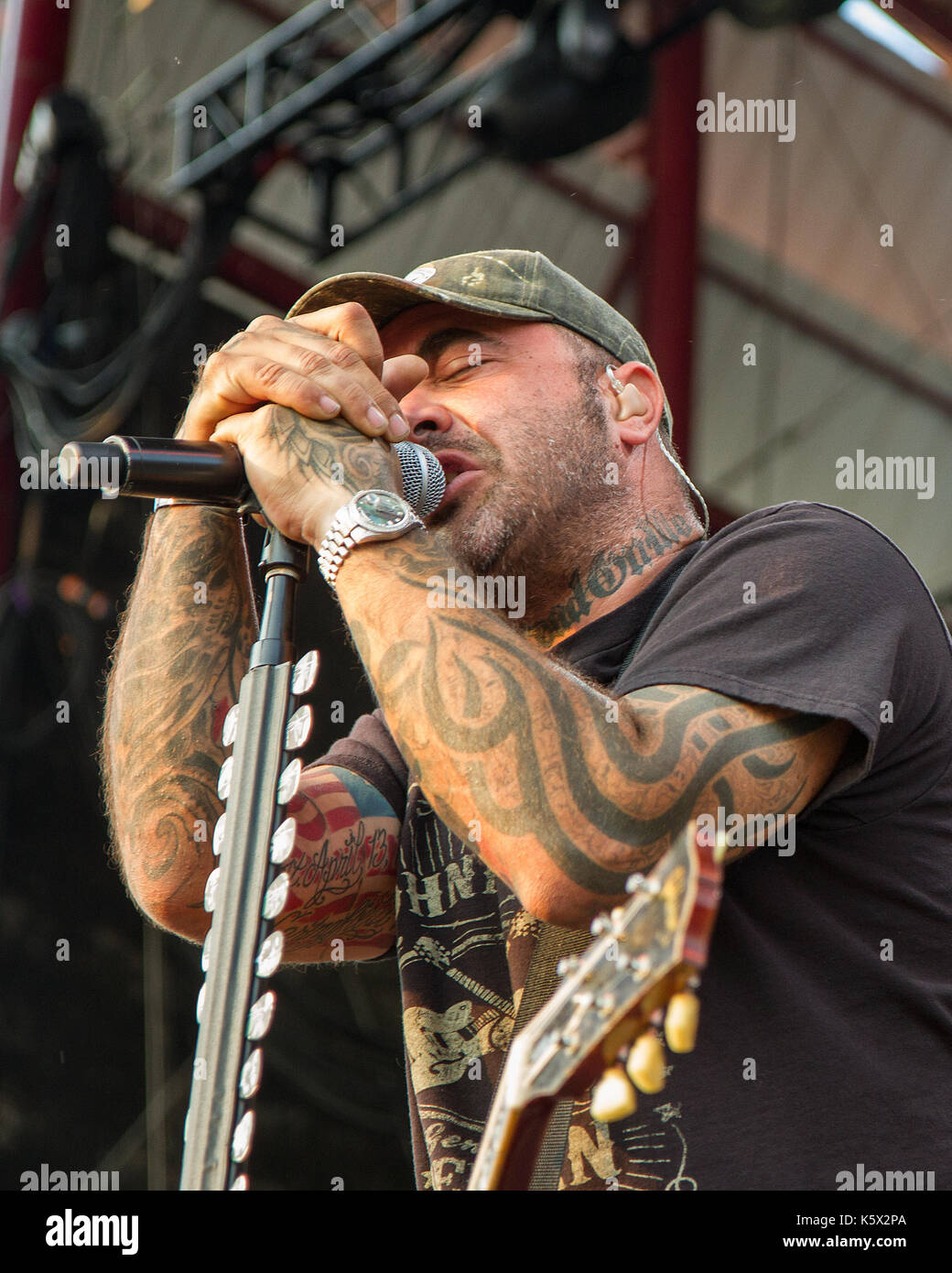 Lead singer of rock group stained Aaron Lewis singing into the ...