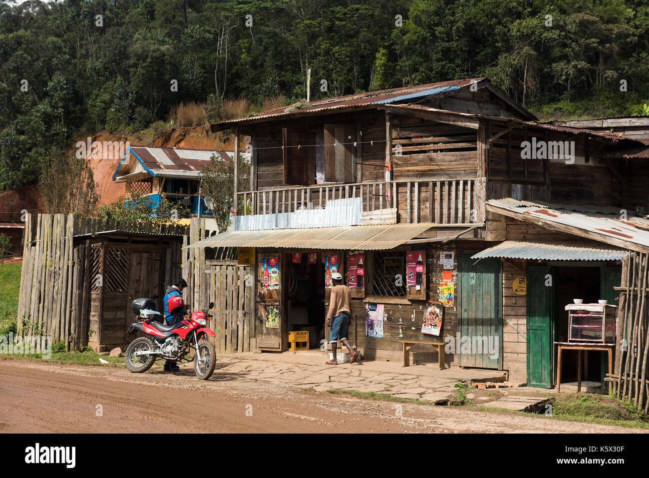 Wooden house in Andasibe village, Andasibe-Mantadia National Park ...