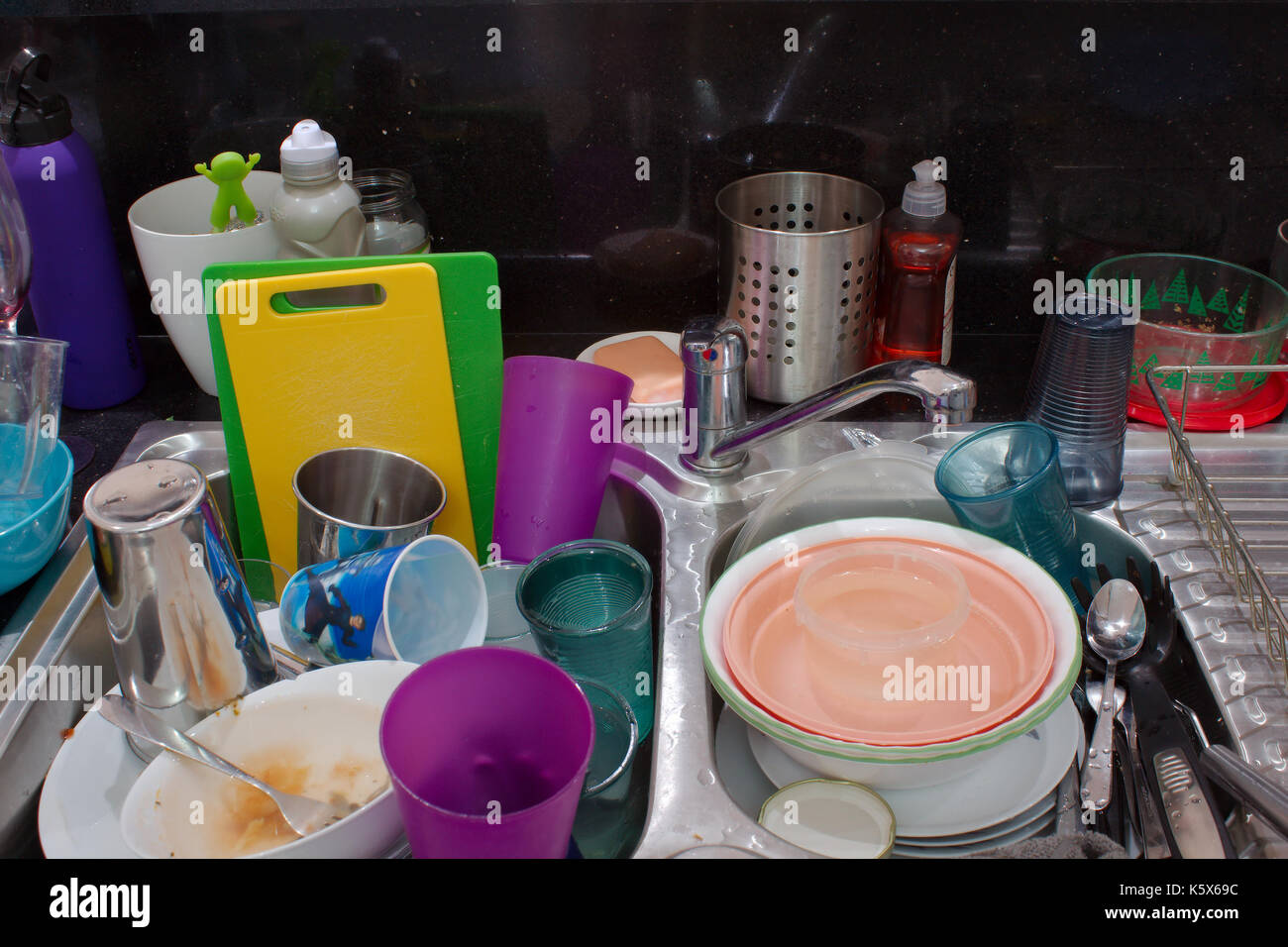 Dirty kitchen hi-res stock photography and images - Alamy