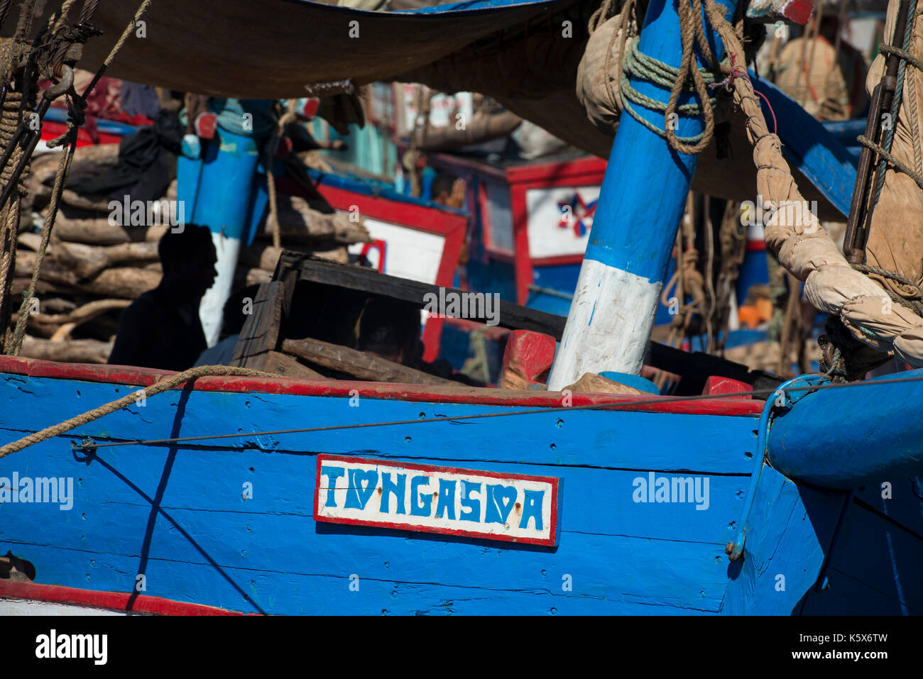 Old dhow hi-res stock photography and images - Alamy