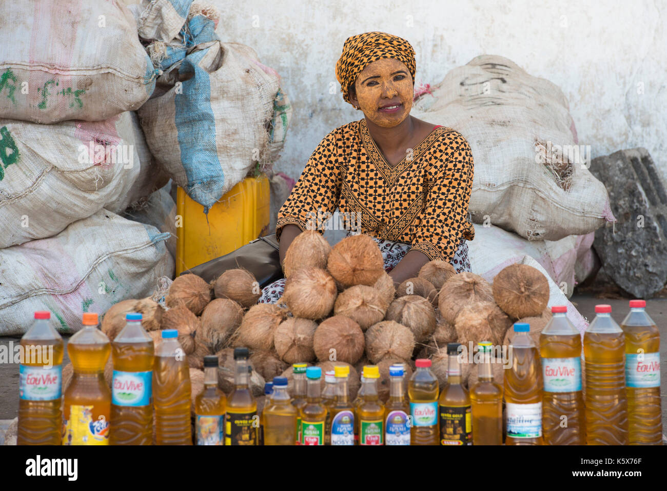 Selling coconuts hi-res stock photography and images - Alamy