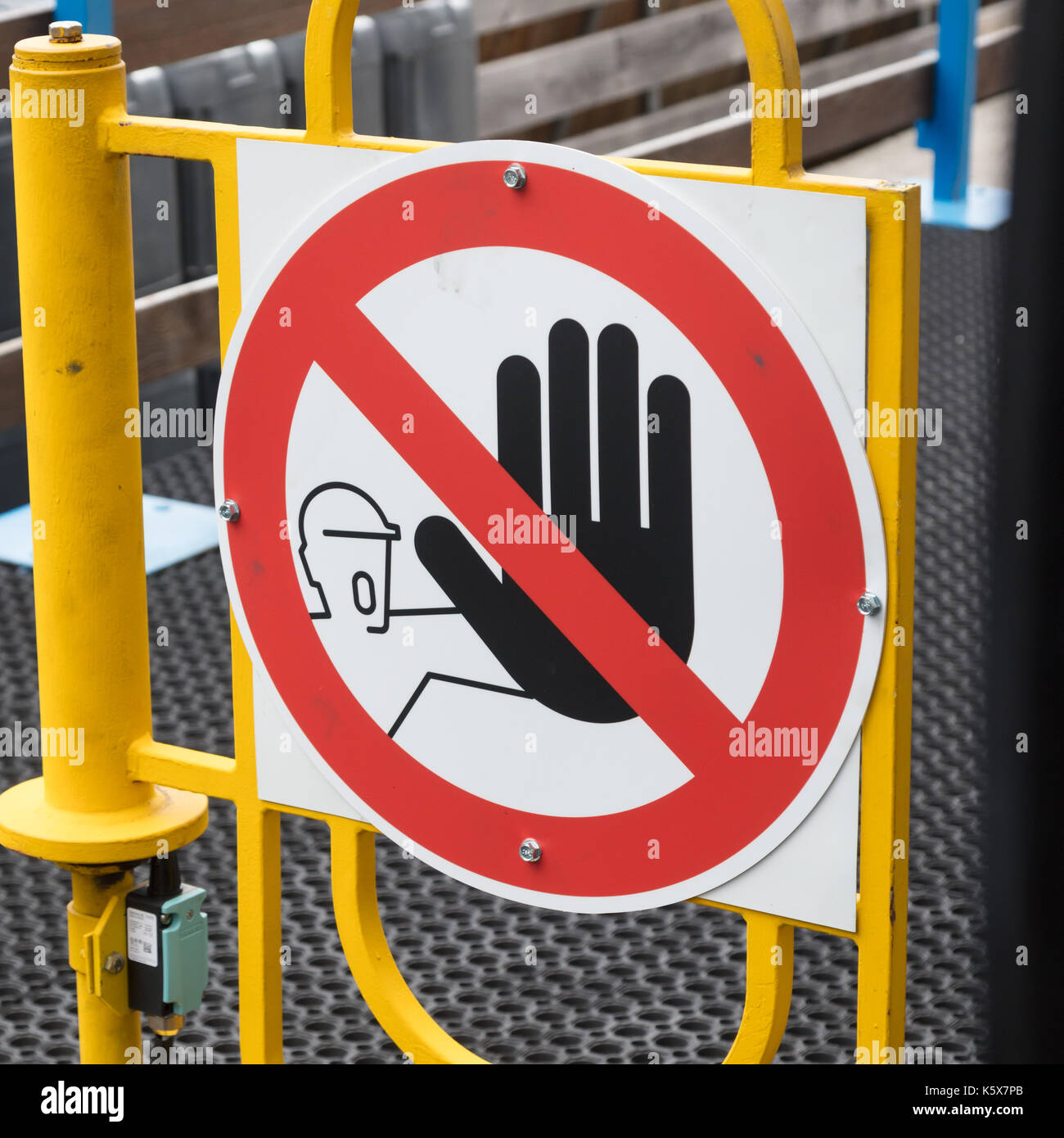 Stopping sign -The hand in the red circle - No entry Stock Photo - Alamy