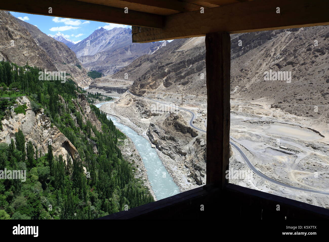 Pak china road hi-res stock photography and images - Alamy