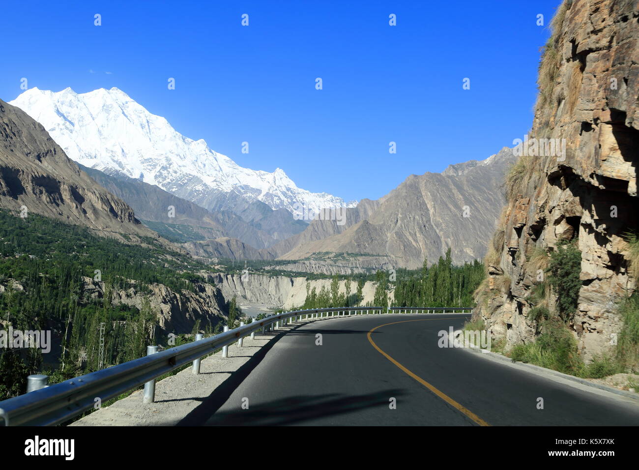 Hunza road hi-res stock photography and images - Alamy