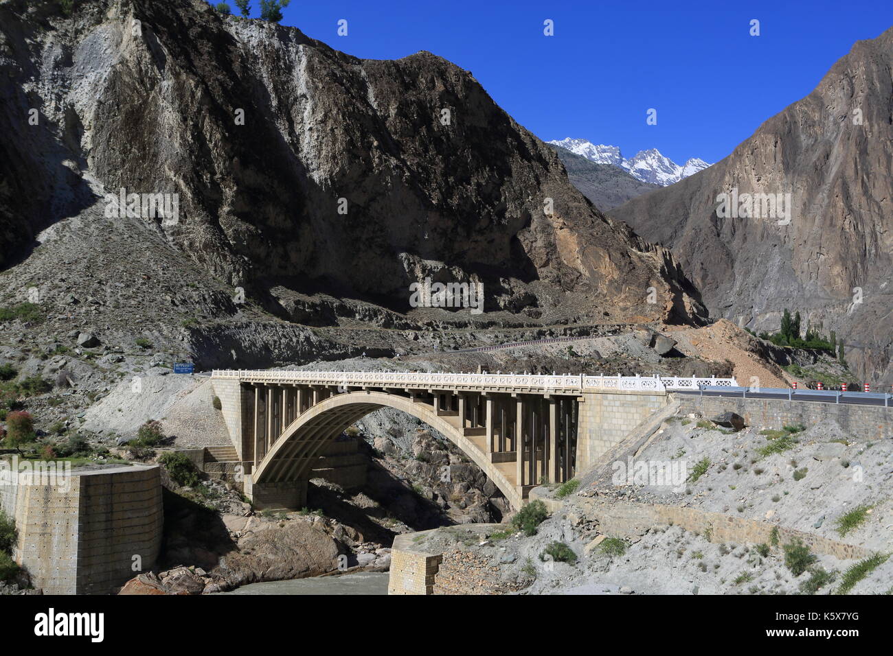 Pak china road hi-res stock photography and images - Alamy