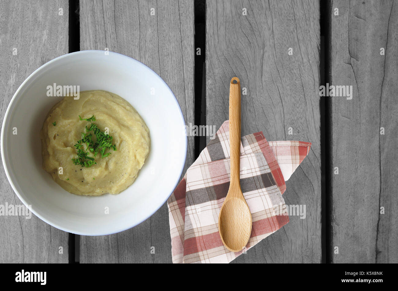 Cream of parsnip soup hi-res stock photography and images - Alamy