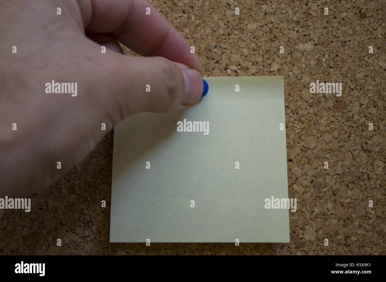 Yellow post-it with drawing pin Stock Photo - Alamy