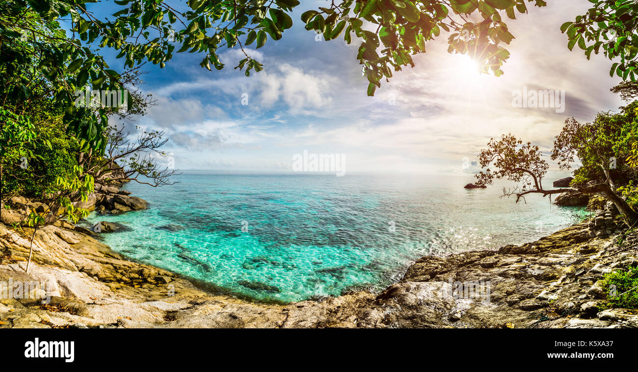 Clear sky tropical beach sunset hi-res stock photography and images - Alamy