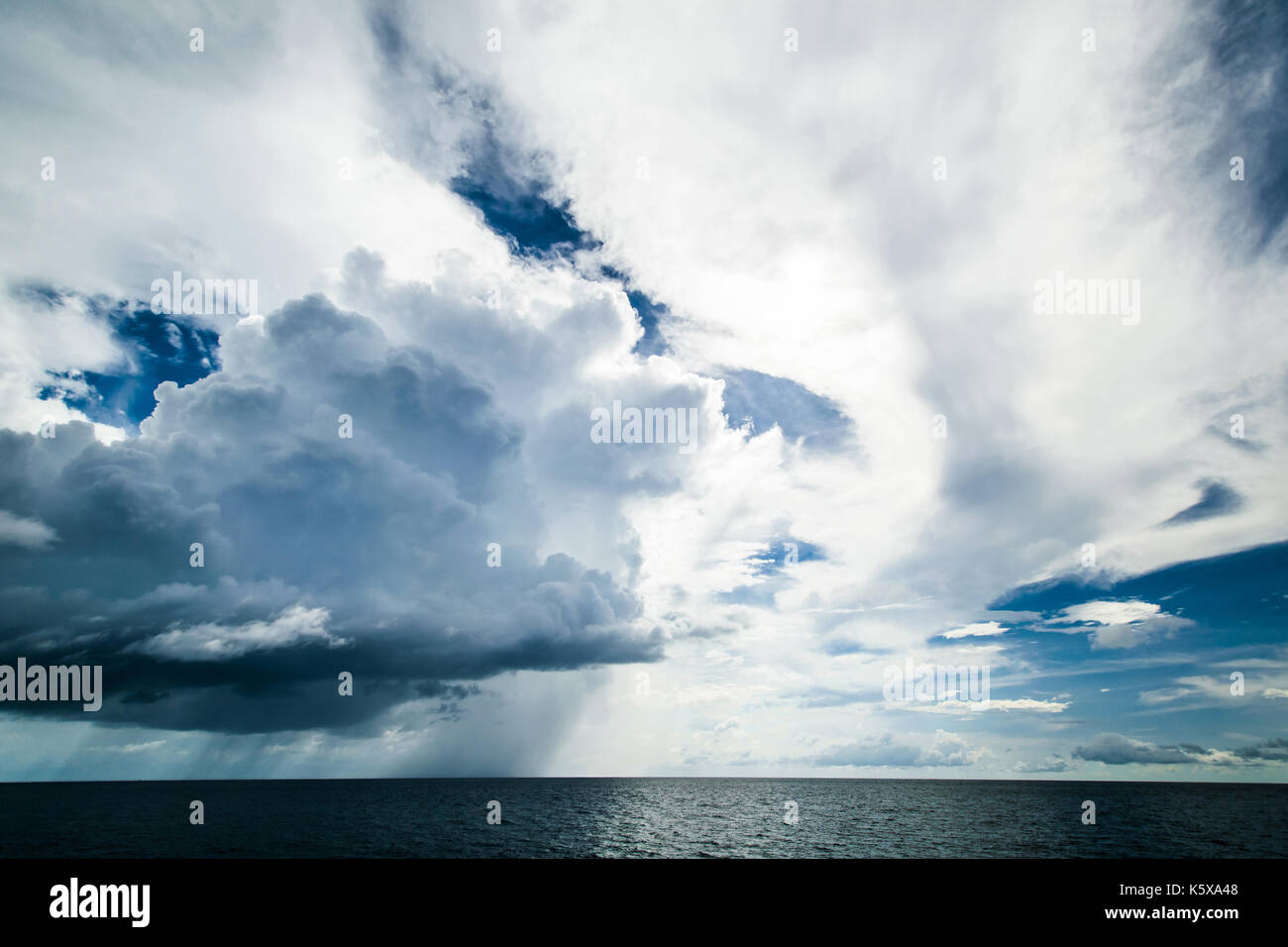 Dark clouds hi-res stock photography and images - Alamy