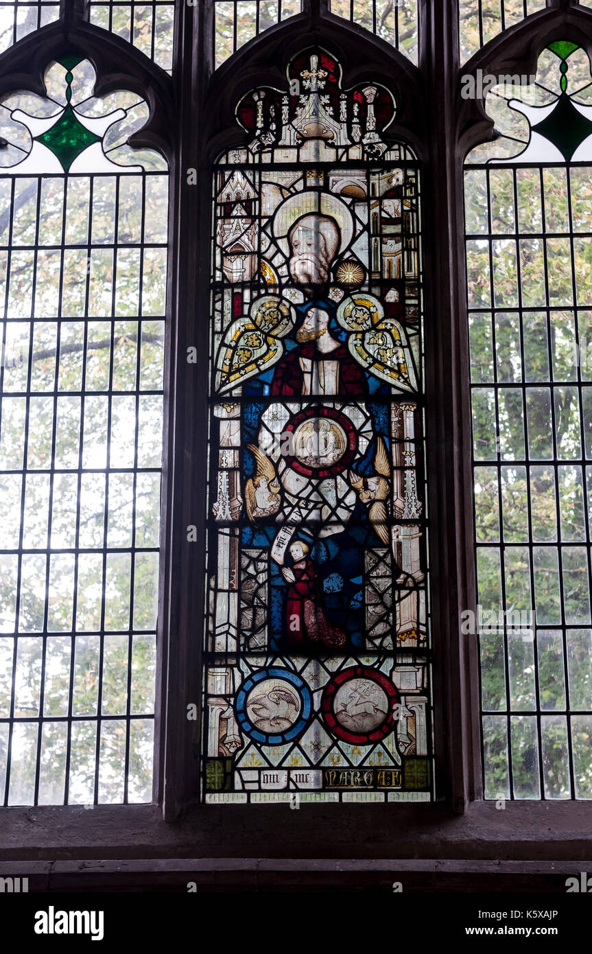 Medieval stained glass window hi-res stock photography and images - Alamy
