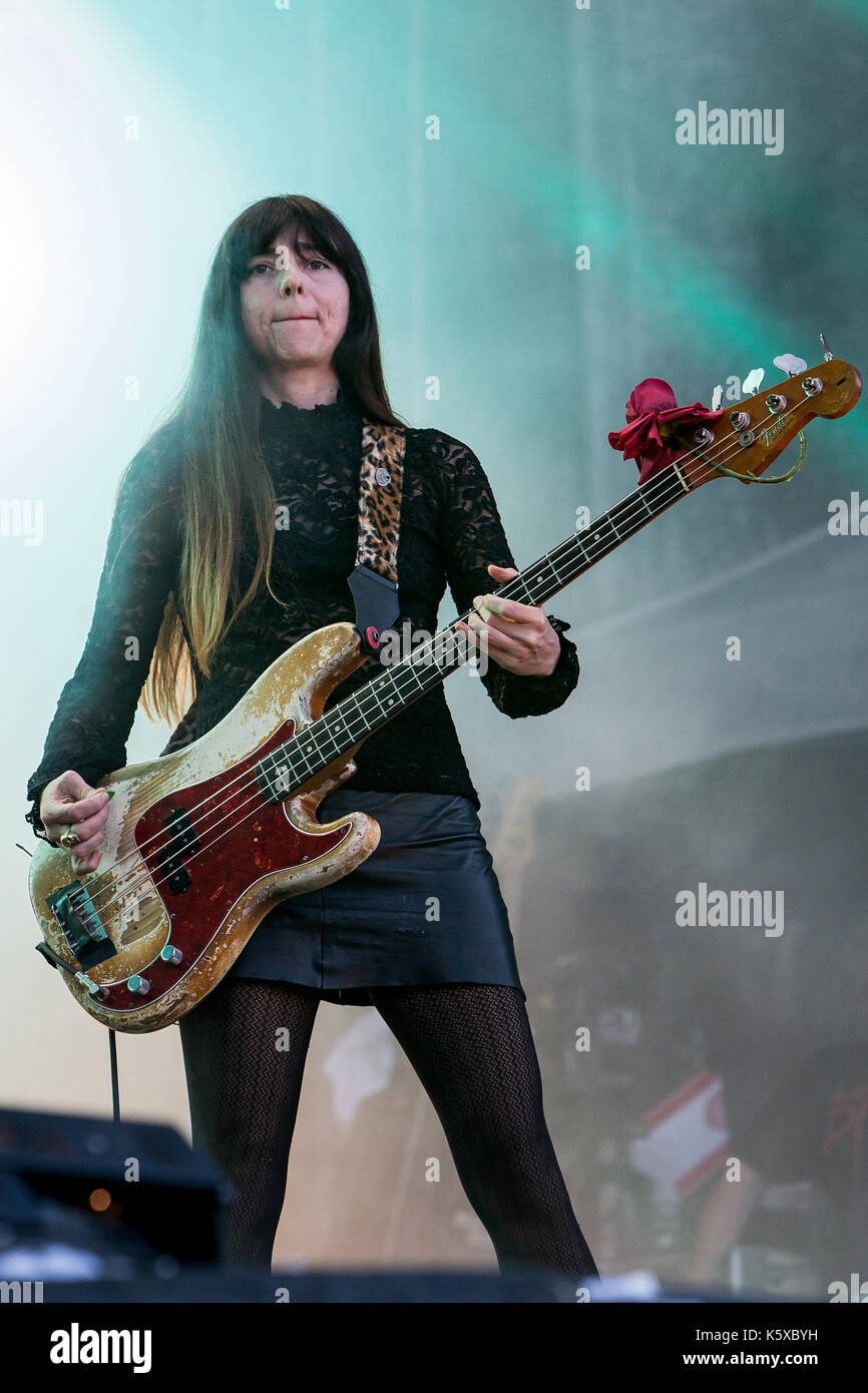 Paz lenchantin pixies hi-res stock photography and images - Alamy
