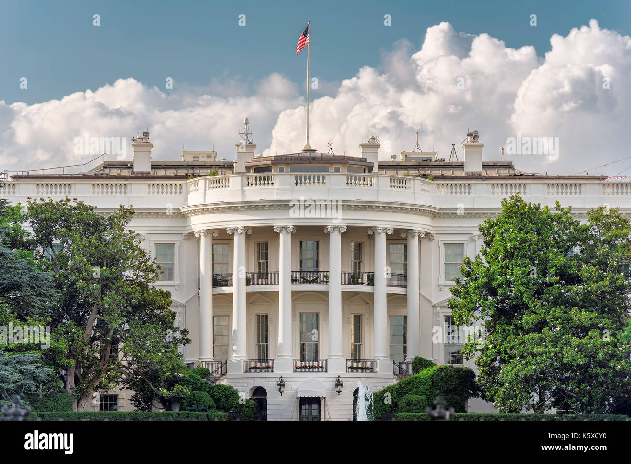 White house hi-res stock photography and images - Alamy