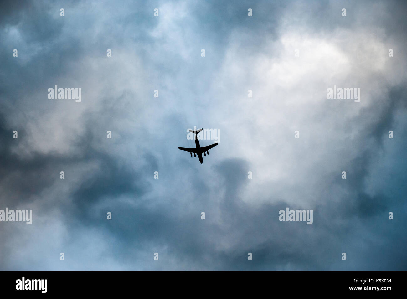 Flight dispatcher hi-res stock photography and images - Alamy
