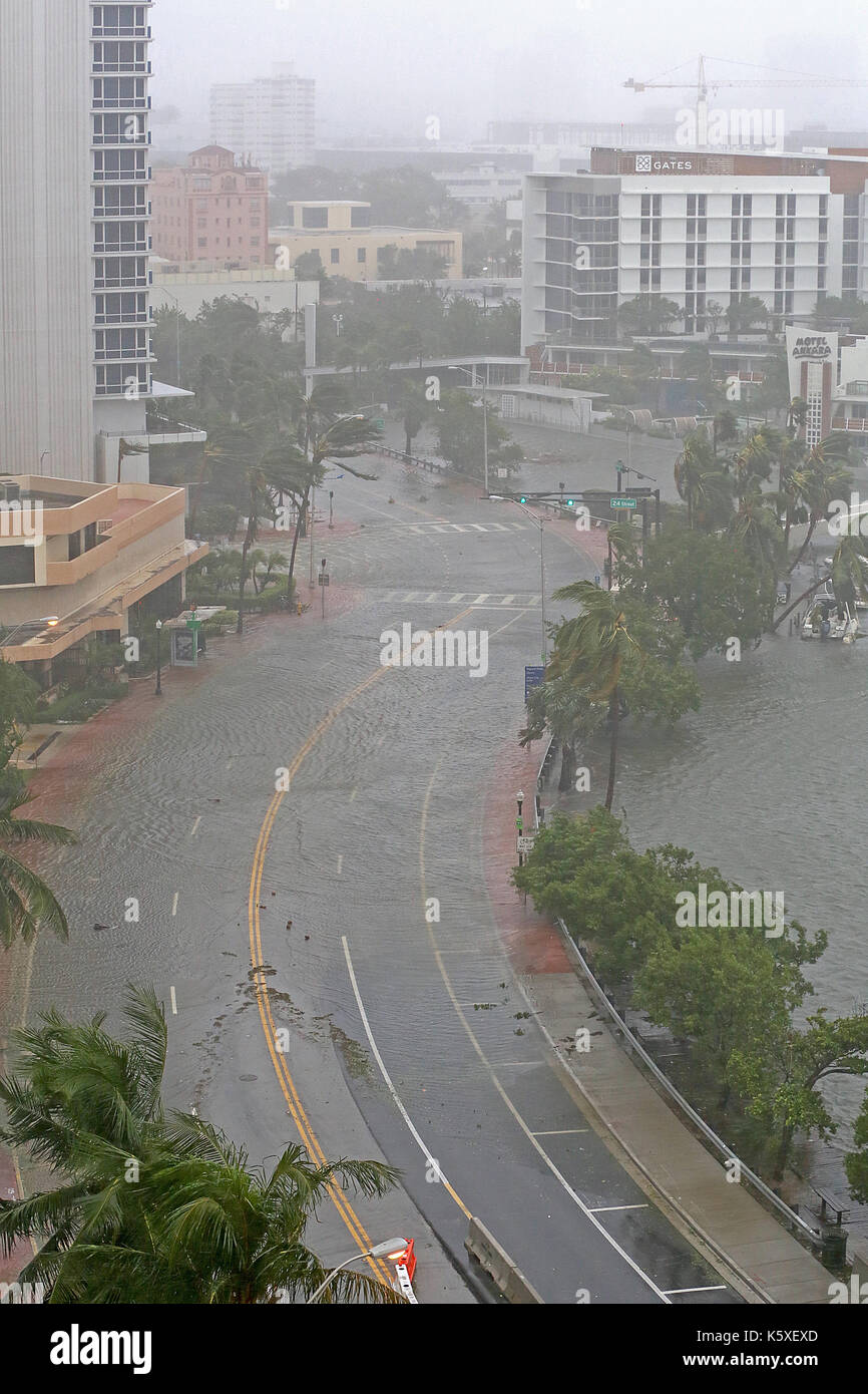 Miami, Florida, USA. 10th September, 2017. Heavy rains flood the ...