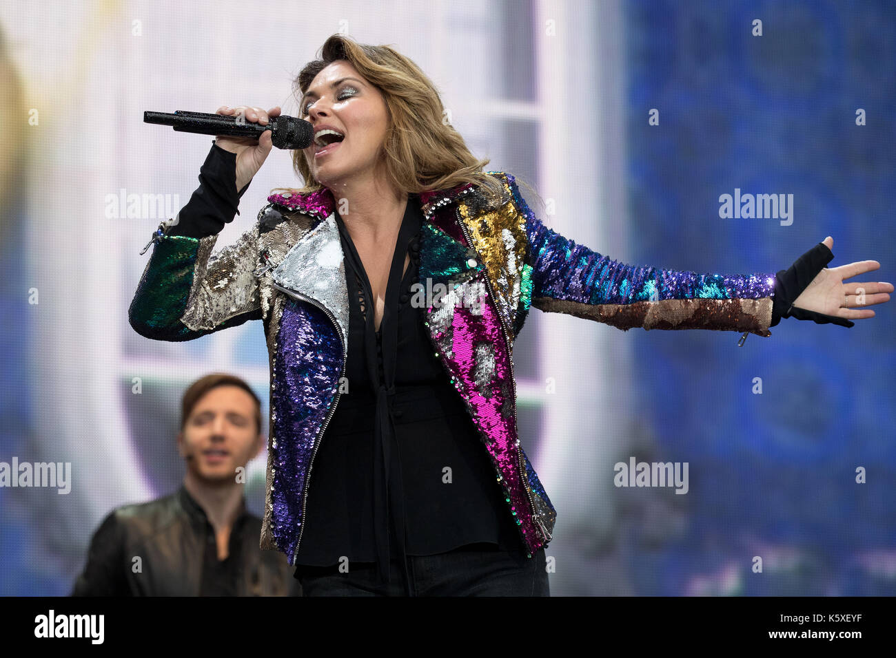 Shania twain performs country music hi-res stock photography and images ...