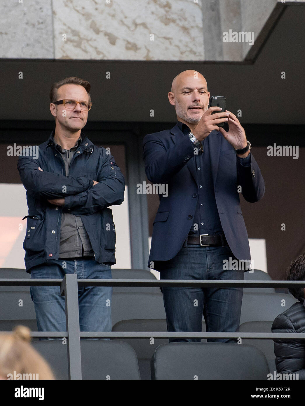 Berlin, Germany. 10th Sep, 2017. Former referee Howard Webb (R) watches ...