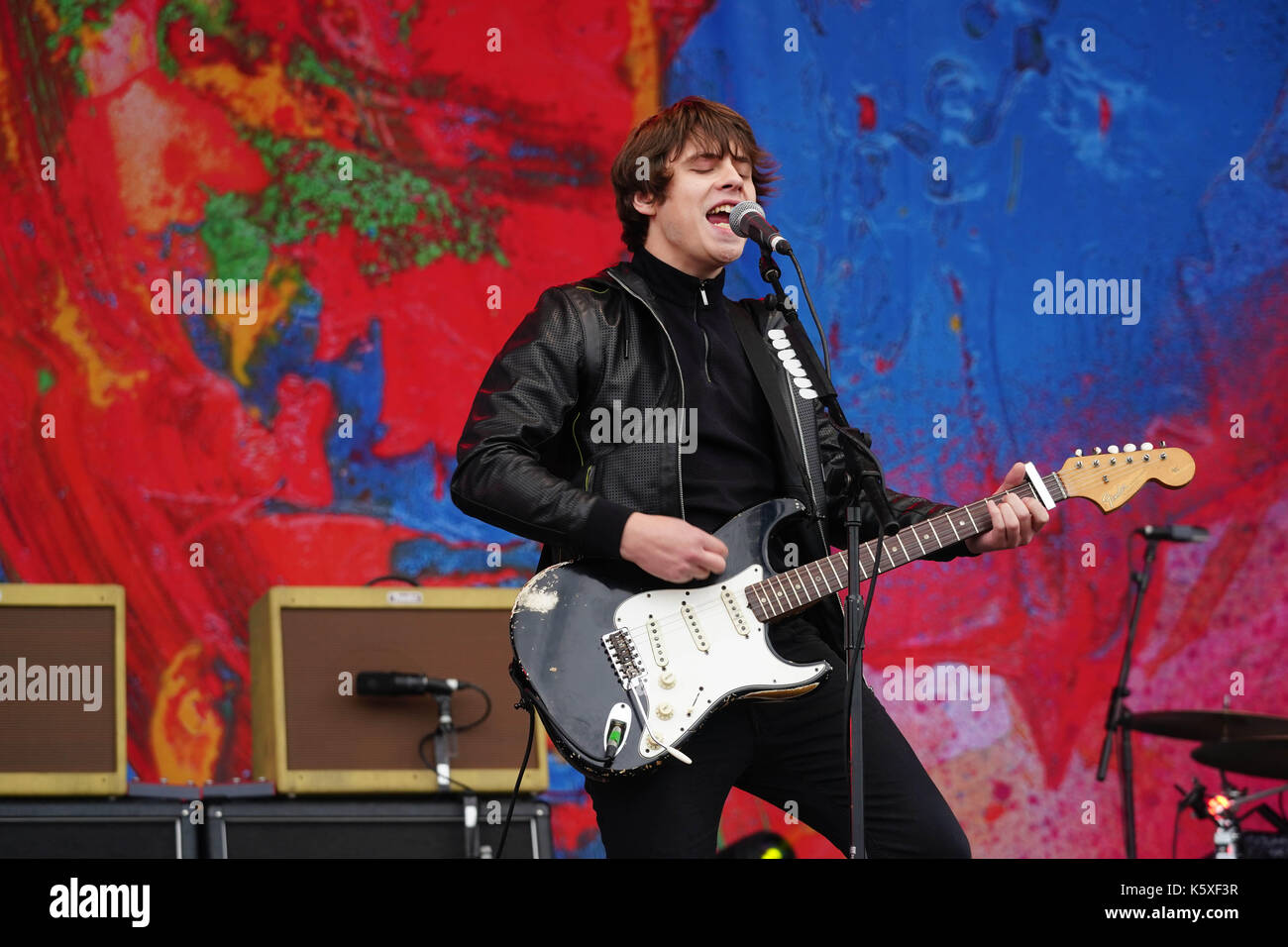 Artist jake garfield hi-res stock photography and images - Alamy