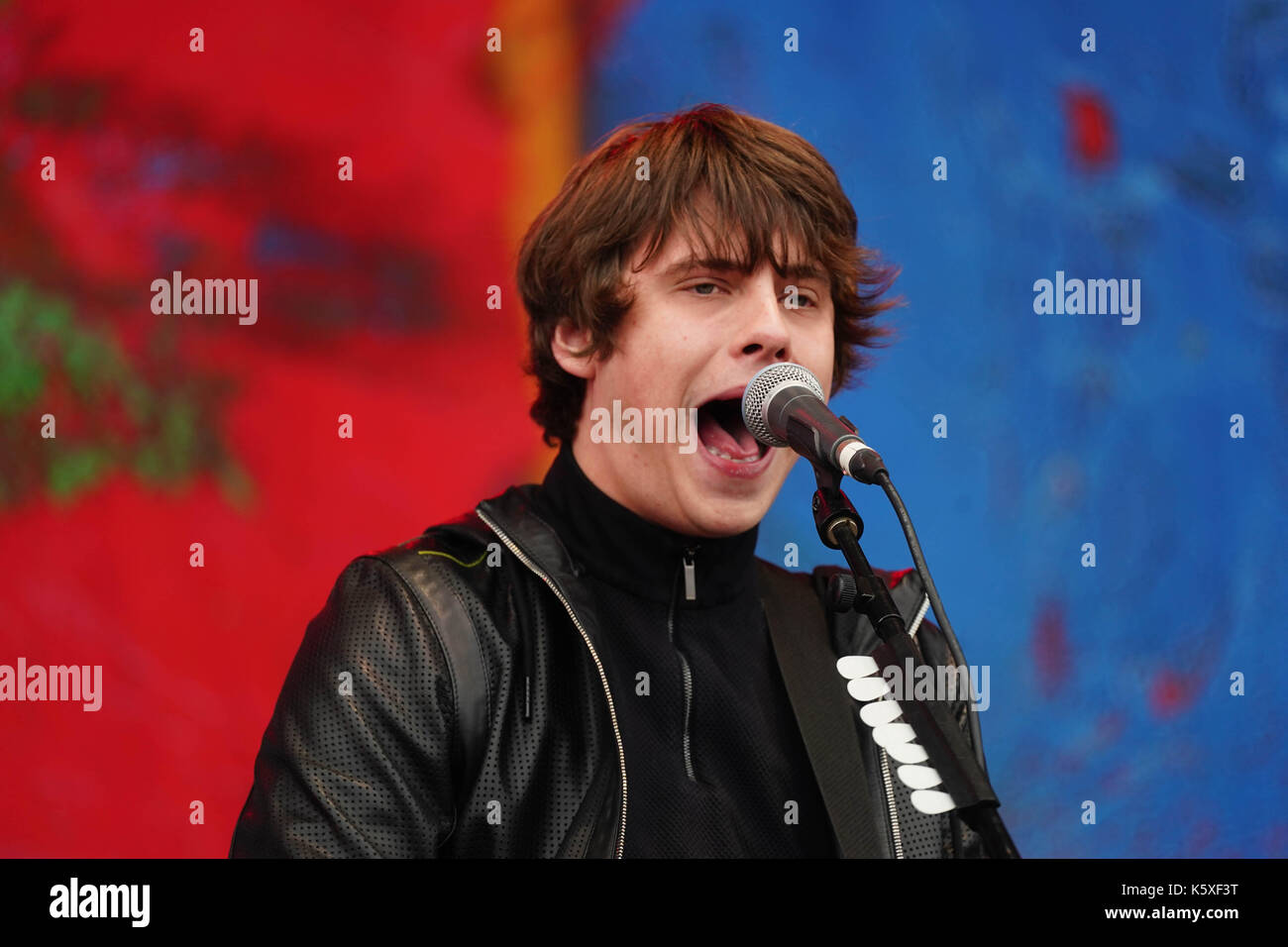 Artist jake garfield hi-res stock photography and images - Alamy