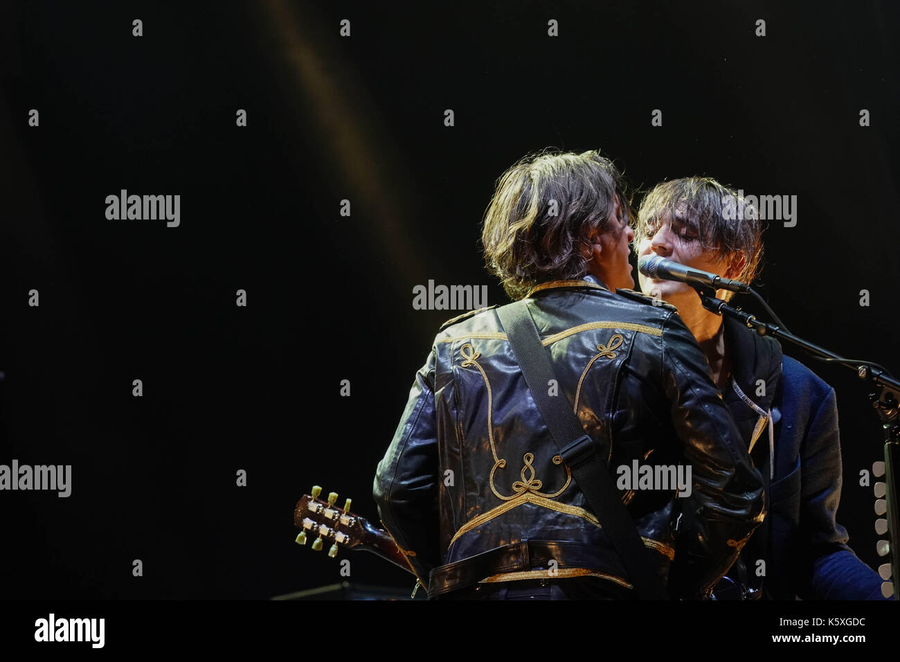 Carl barat libertines perform main hi-res stock photography and images ...