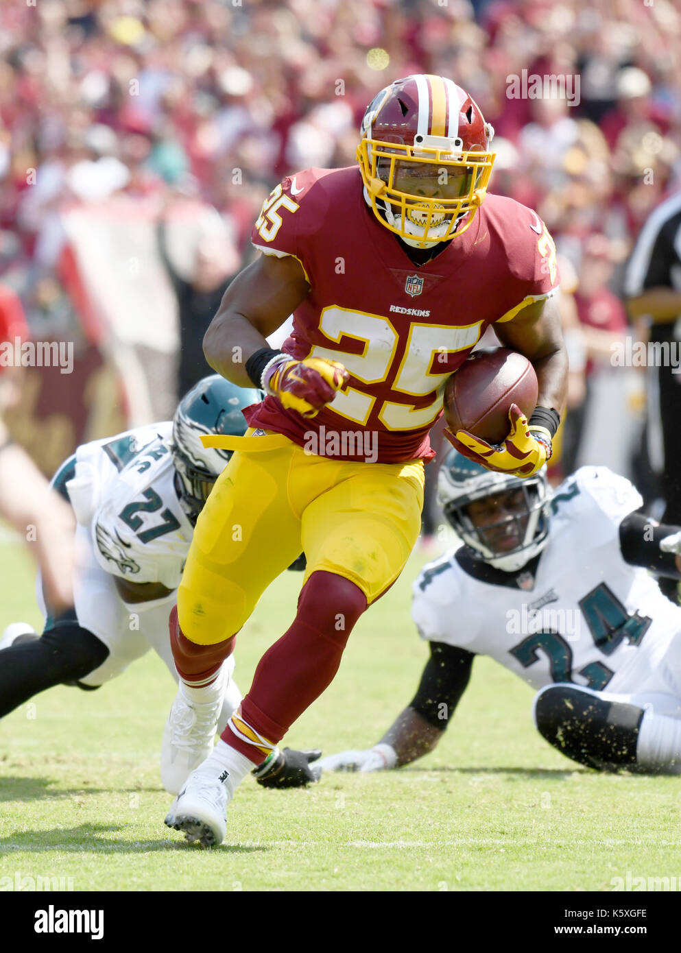 Washington Redskins running back Chris Thompson (25) runs for a ...