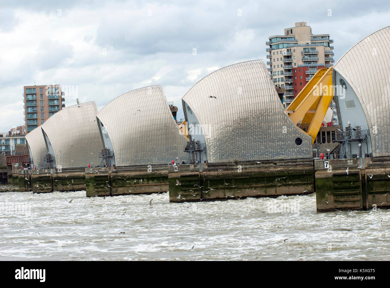 London, UK. 10th Sep, 2017. Turbulent water on east side as water us ...