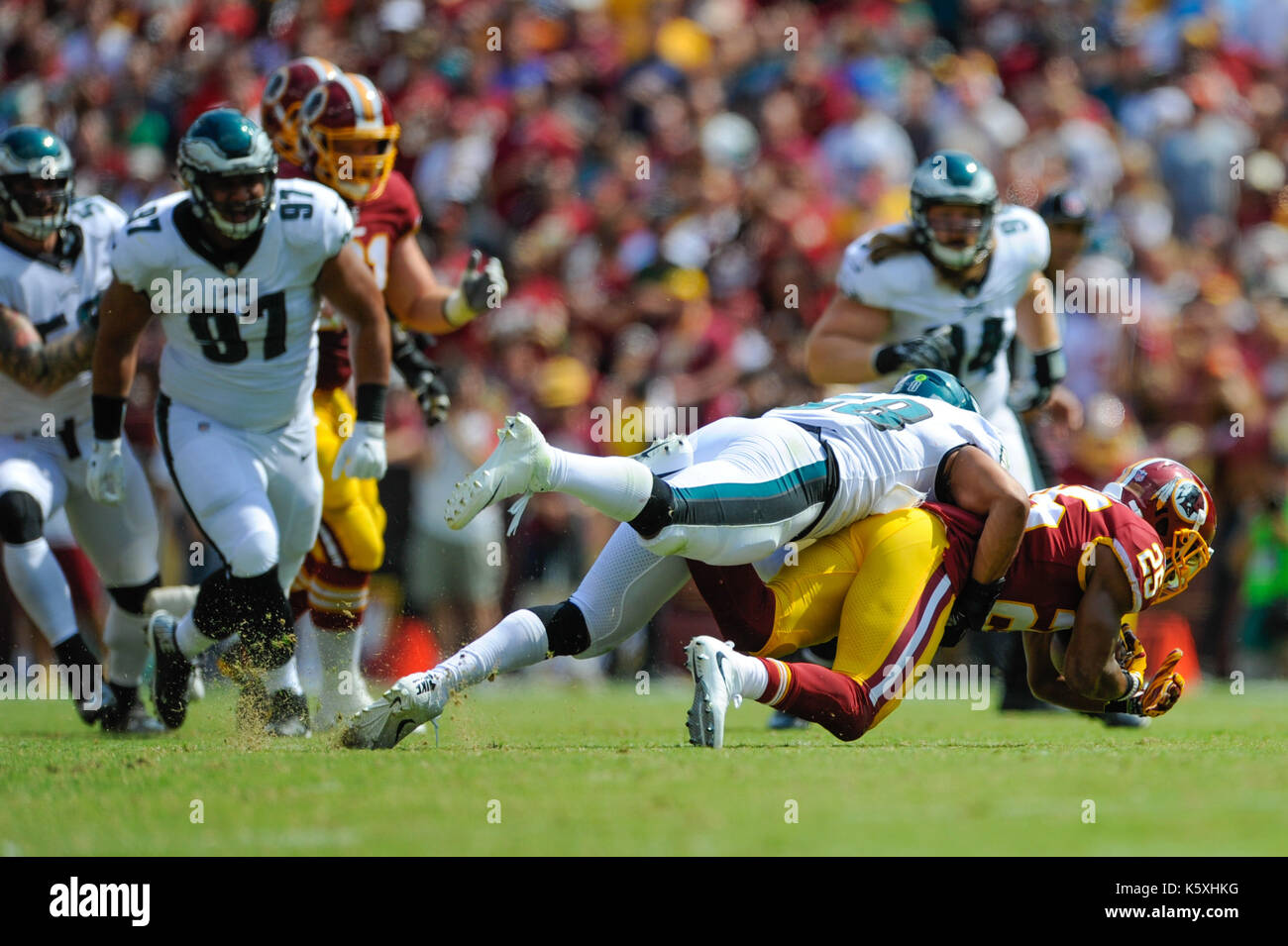 Philadelphia eagles middle linebacker hi-res stock photography and ...