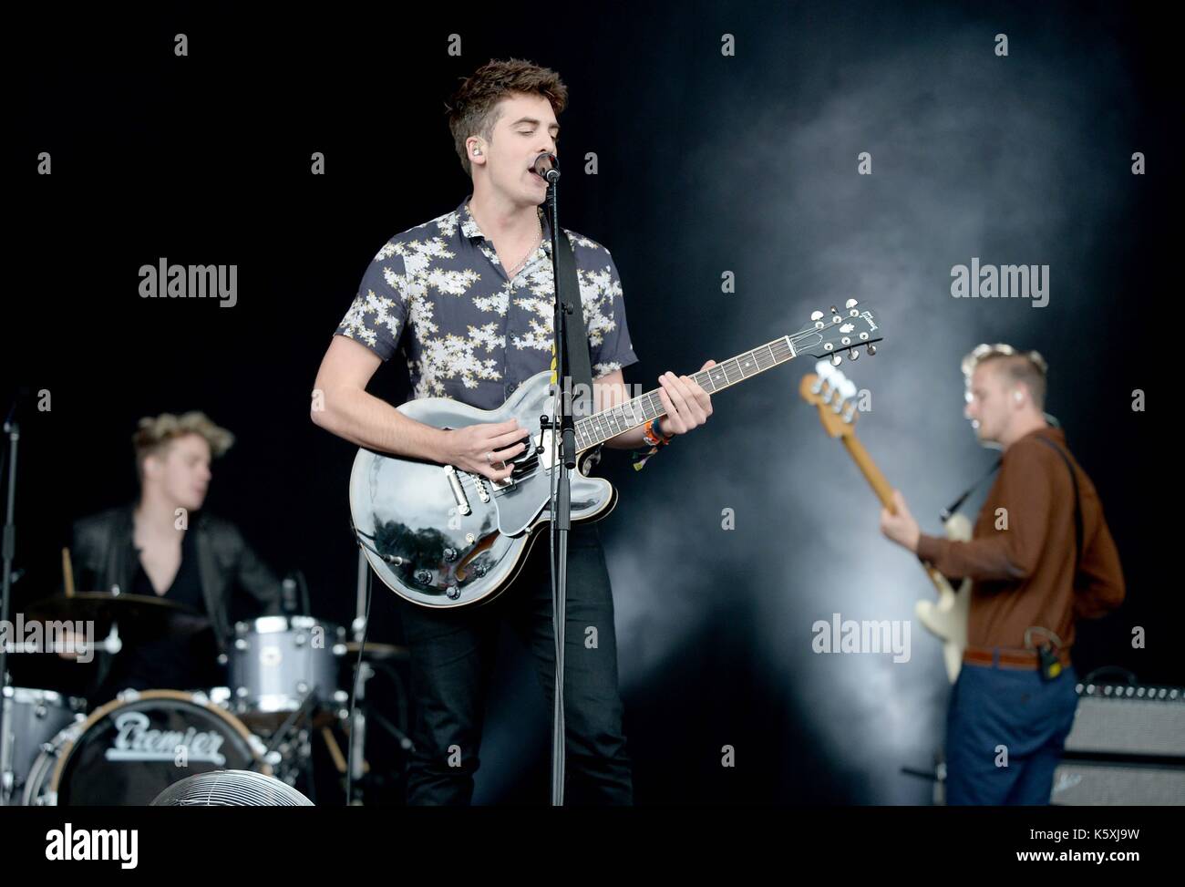 Music waves hi-res stock photography and images - Alamy