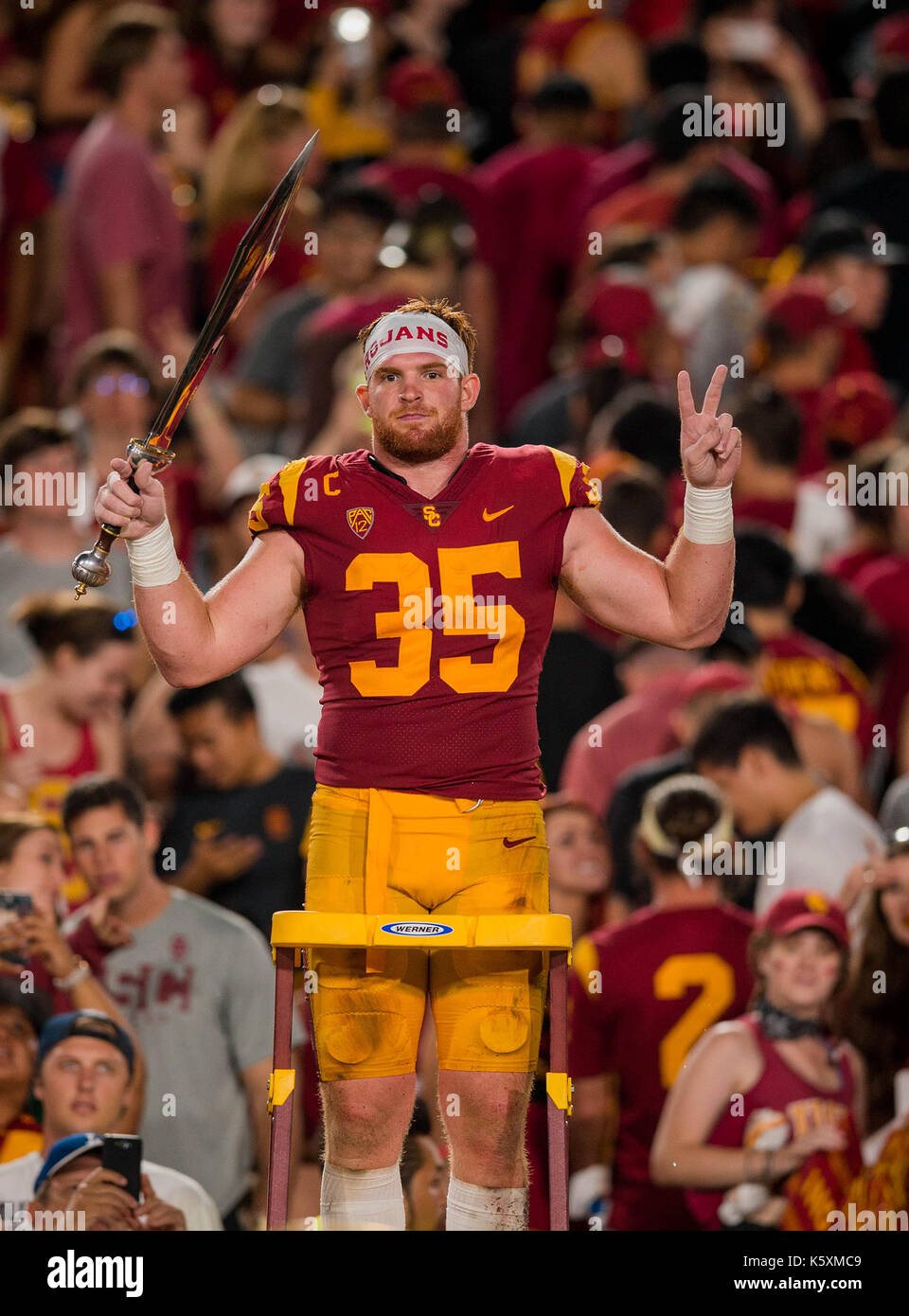 Los Angeles, CA, USA. 09th Sep, 2017. USC linebacker (35) Cameron Smith ...