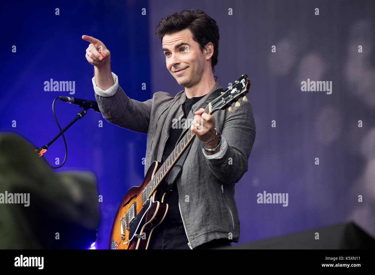 Stuart cable stereophonics hi-res stock photography and images - Alamy