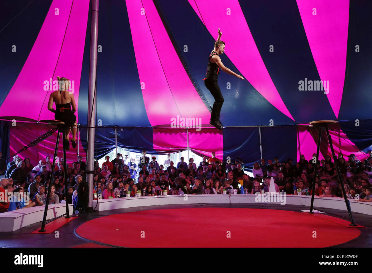 Chicago, USA. 10th Sep, 2017. A performer of Midnight Circus performs ...