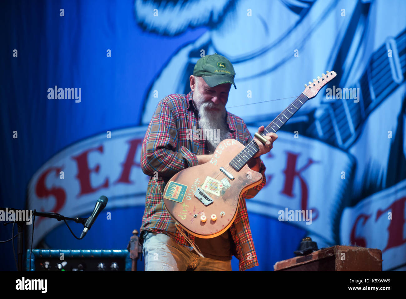 Diddley bow hi-res stock photography and images - Alamy