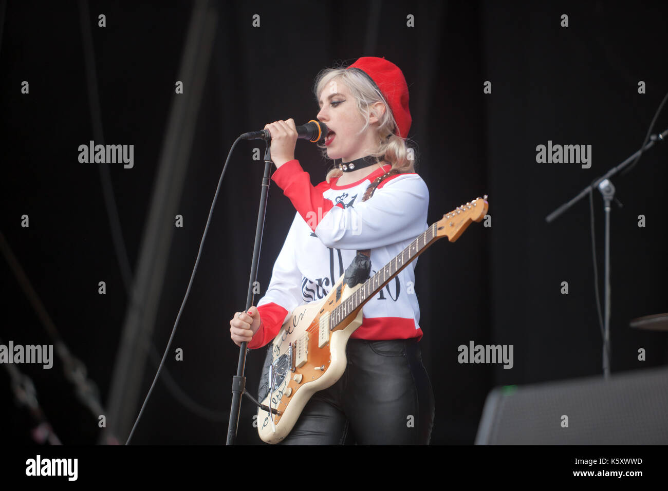 Izzy phillips band hi-res stock photography and images - Alamy