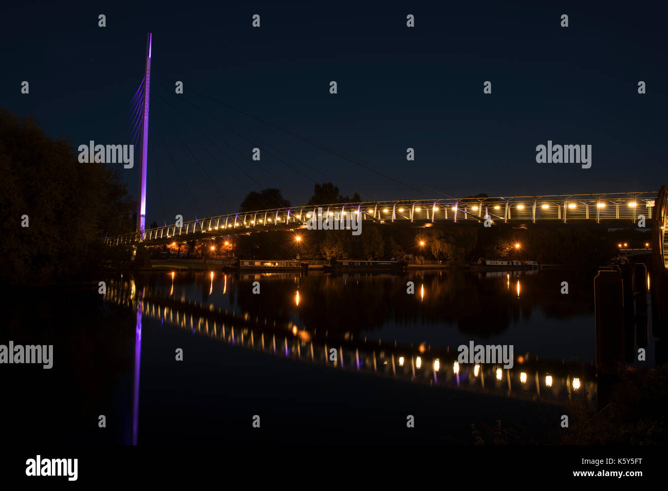 Reading footbridge hi-res stock photography and images - Alamy
