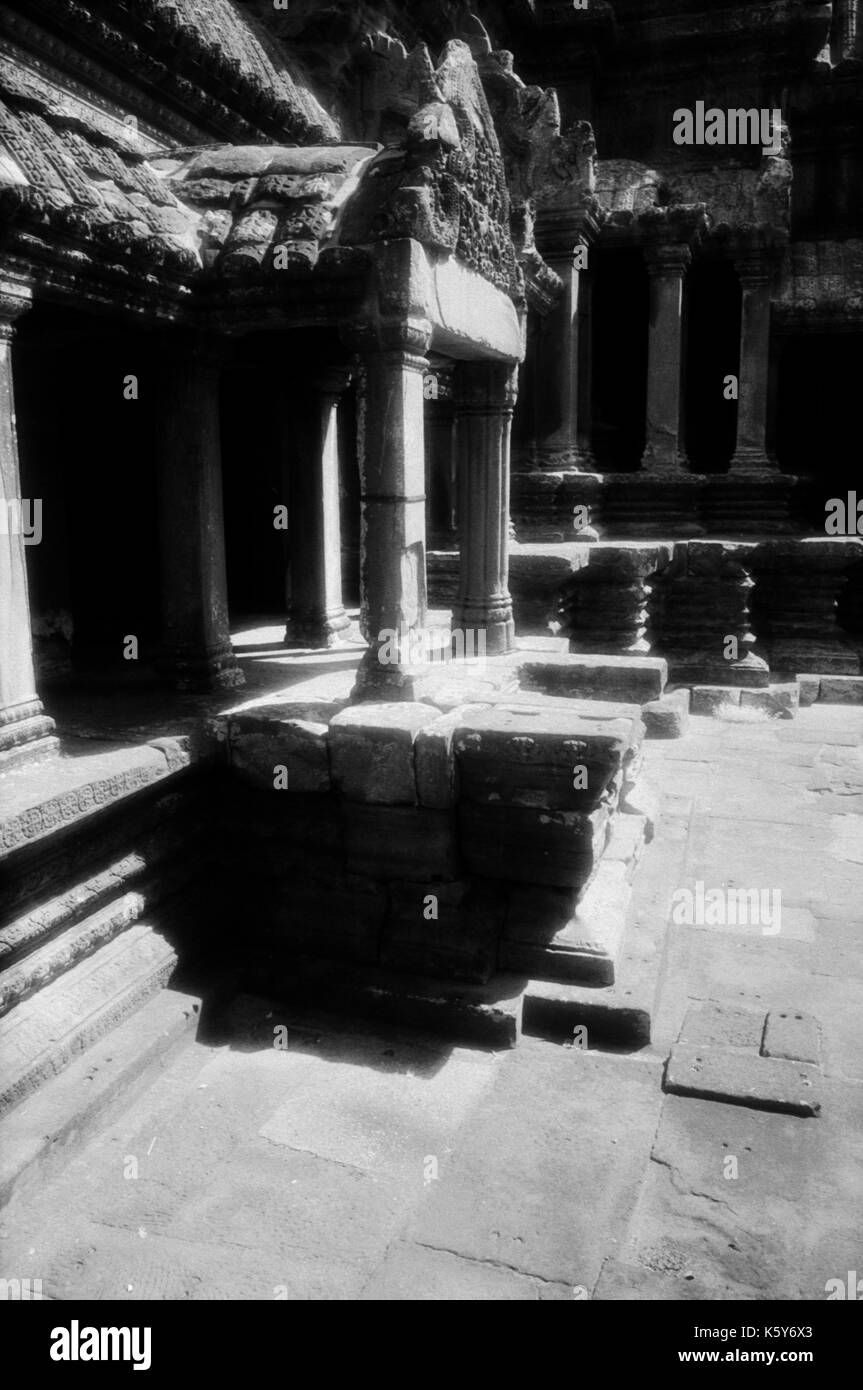 Inner courtyard, Angkor Wat, Cambodia. October 30, 1996. Image ...